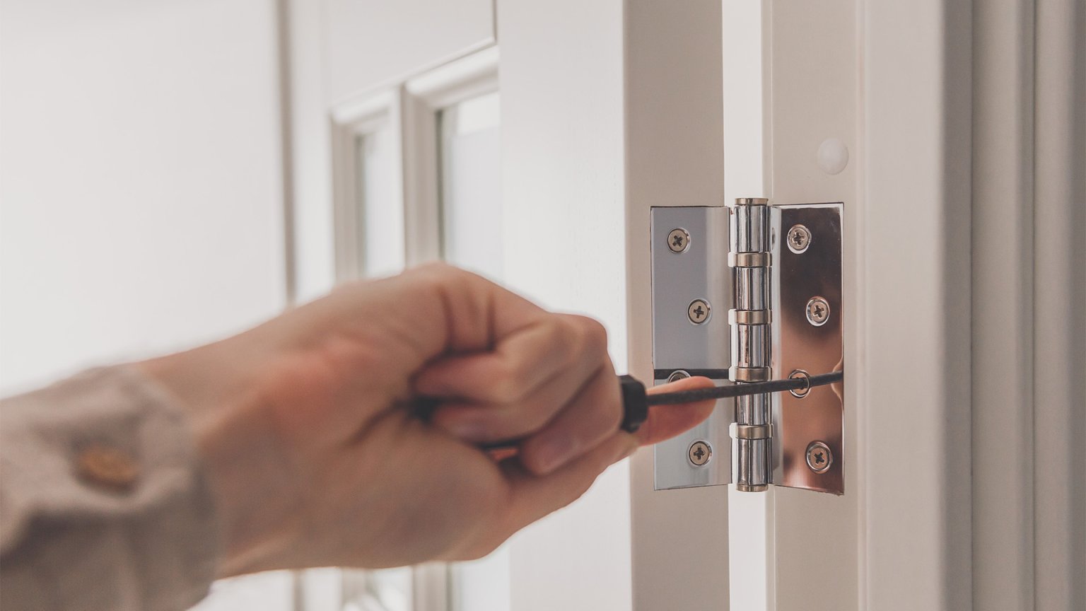 How to Hang a Door: Beginner's Guide - Build Magazine