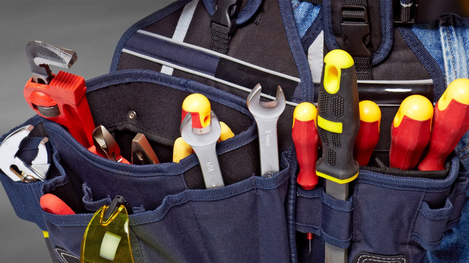 The Tools, Equipment, and Subcontractors that General Contractors Need ...